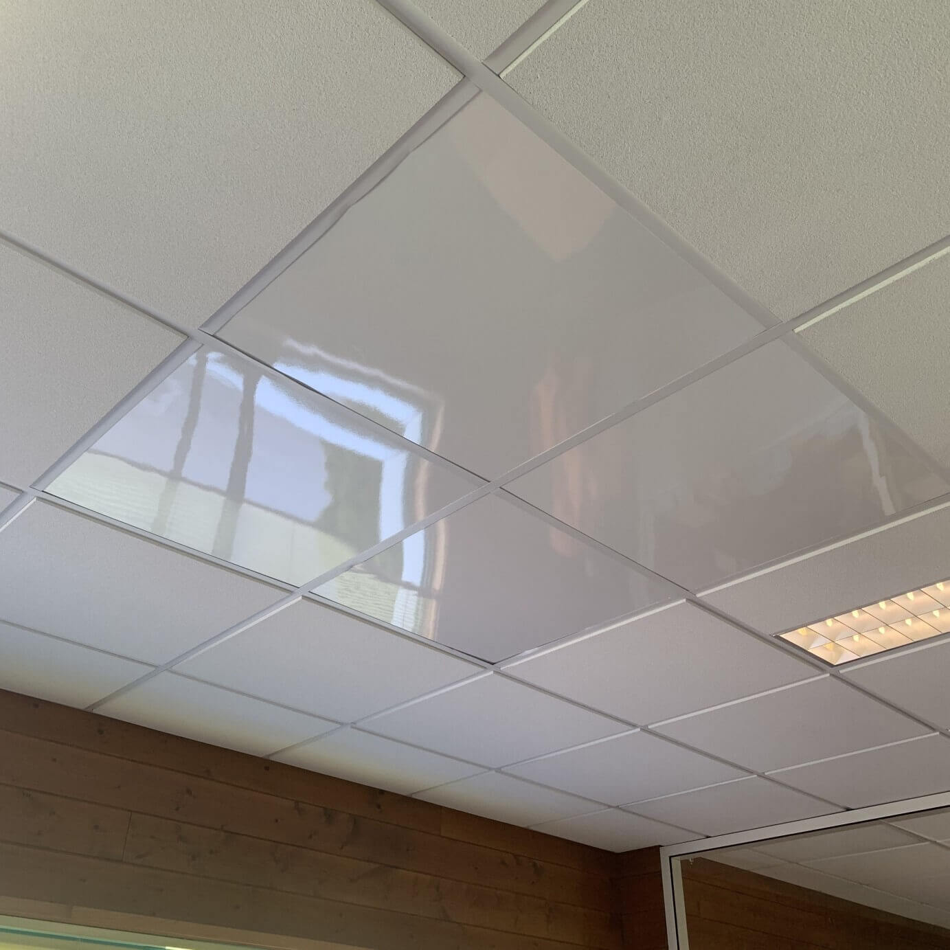 Dalle faux plafond 600 X 600 blanche 3 mm brillante lavable | Nelinkia